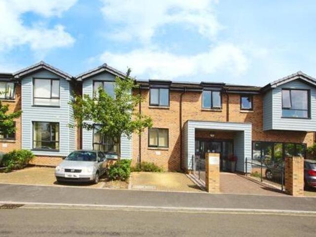 Station Avenue, Quarry Court, Channons Hill, 2 Bedroom Flat