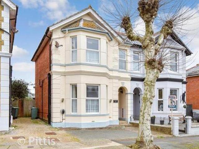 Station Avenue, Sandown, 6 Bedroom Semi detached
