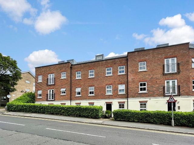 Station Approach, Amersham HP6, 2 bed flat to rent, £1,625 pcm | PrimeLocation
