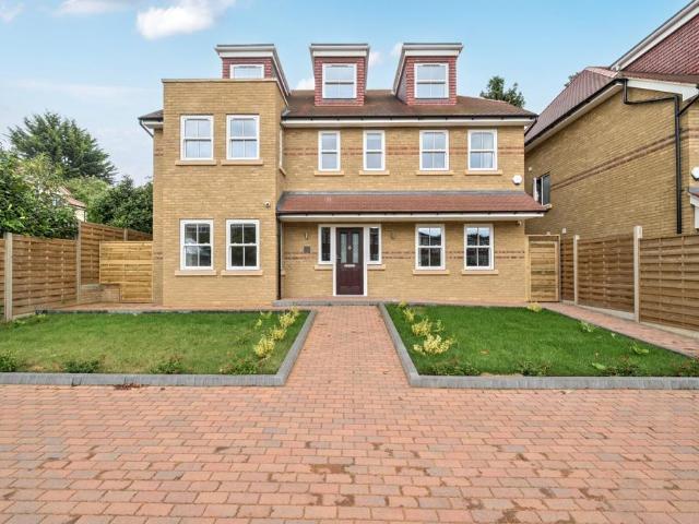 Station Approach Chelsfield BR6 5 bed semi detached house to rent £5,250 pcm £1,212 pw