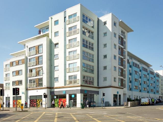 Station Approach, Epsom KT19, 1 bed flat to rent, £1,350 pcm | PrimeLocation