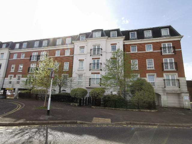 Station Approach, Epsom, Surrey. KT19, 2 bed flat to rent, £2,000 pcm | PrimeLocation