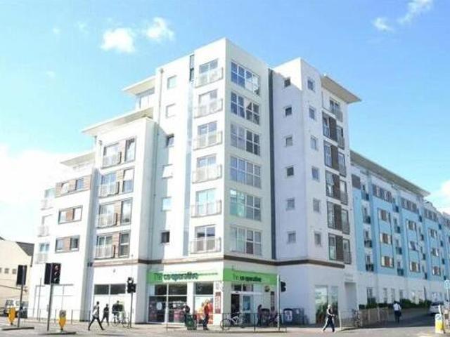 Station Approach, Epsom, 2 Bedroom Apartment