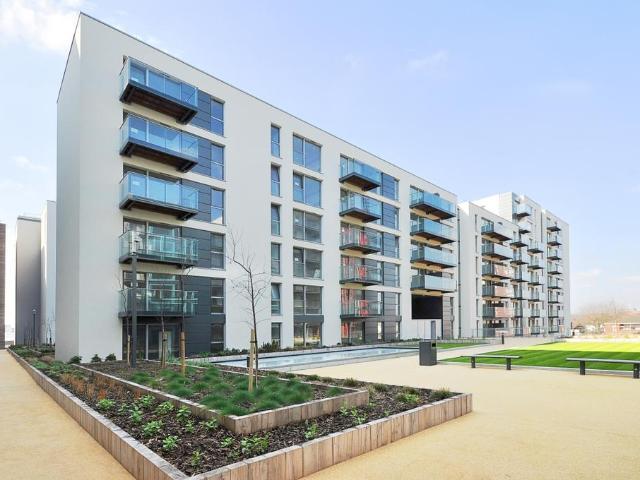 Station Approach Hayes UB3 2 bed apartment to rent £1,900 pcm £438 pw