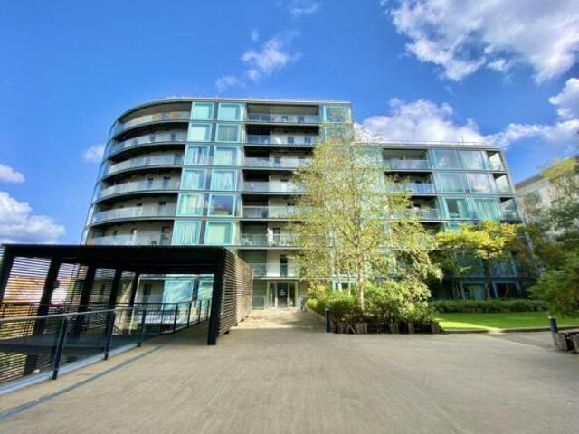 Station Approach, Hayes UB3 2 bed flat to rent £2,100 pcm £485 pw