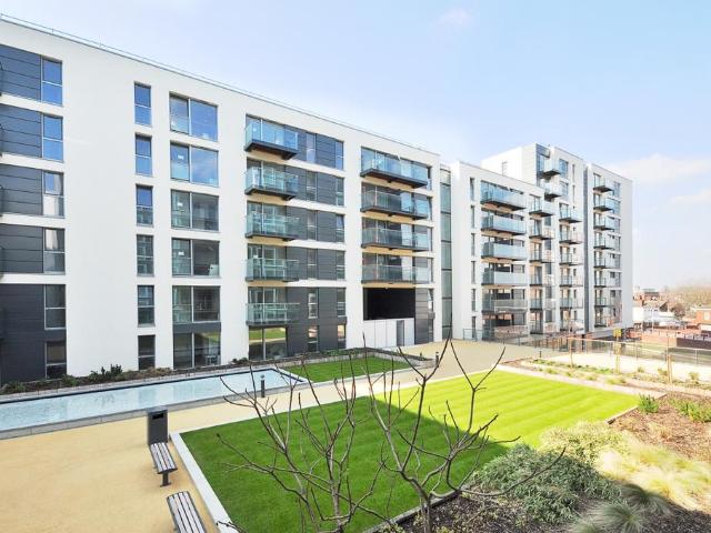 Station Approach, London, UB3 1 bed apartment to rent £1,650 pcm £381 pw