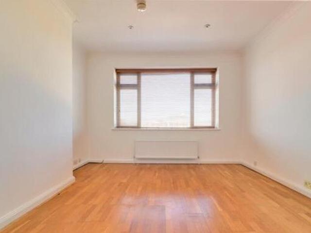 Station Approach, Russell Court, New Barnet, 2 Bedroom Flat