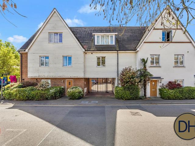 Station Approach, Theydon Bois, Essex CM16, 2 bed flat to rent, £1,850 pcm | PrimeLocation