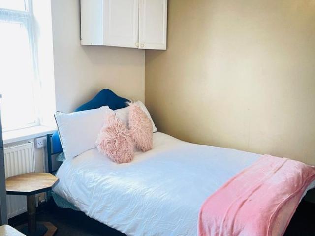 Station Approach, West Drayton UB7, 11 bed shared accommodation to rent, £900 pcm | PrimeLocation