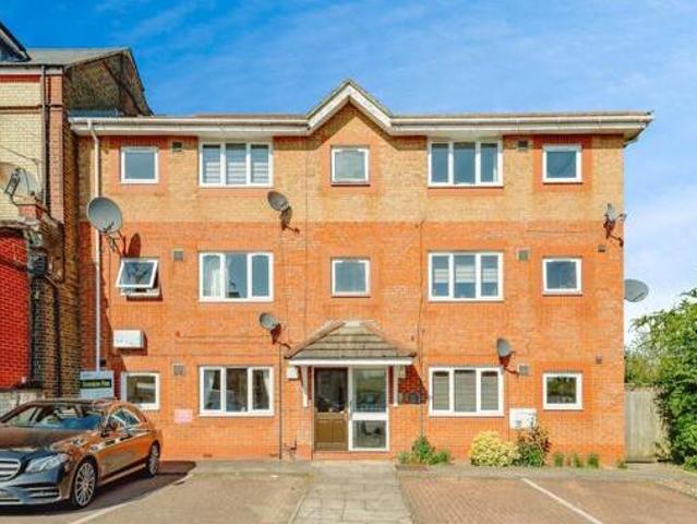 Station Approach West, Earlswood, 1 Bedroom Apartment