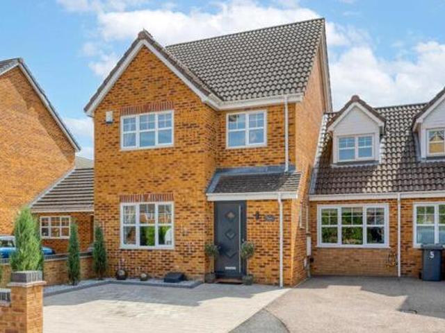 Station Close, Henlow, 4 Bedroom Semi detached