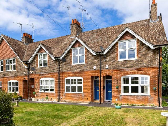 Station Cottages, Christs Hospital. 2 bed terraced house to rent £1,550 pcm £358 pw
