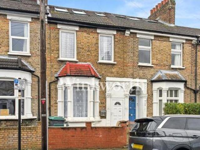 Station Crescent, London, 3 Bedroom Terraced