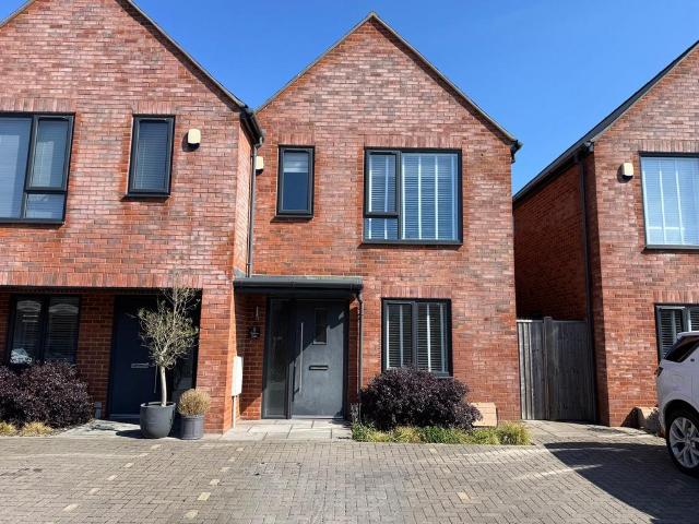Station Gate, Ringwood BH24 3 bed semi detached house to rent £1,675 pcm £387 pw