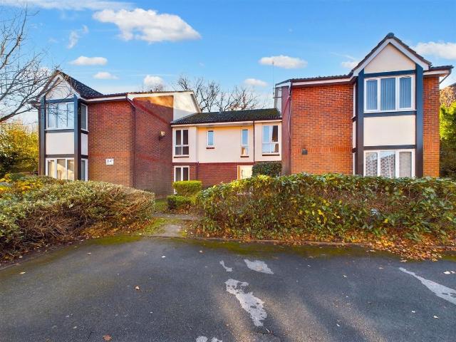 Station Hill, Crawley RH10, 1 bed flat to rent, £1,150 pcm | PrimeLocation