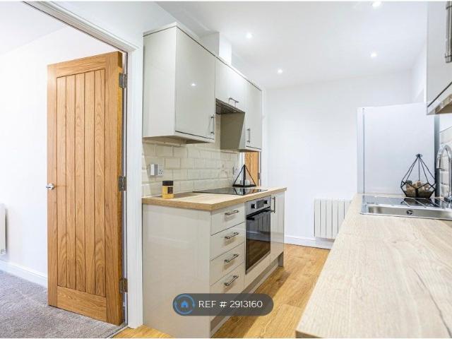 Station Lane, Featherstone, Pontefract WF7, 2 bed flat to rent, £850 pcm | PrimeLocation