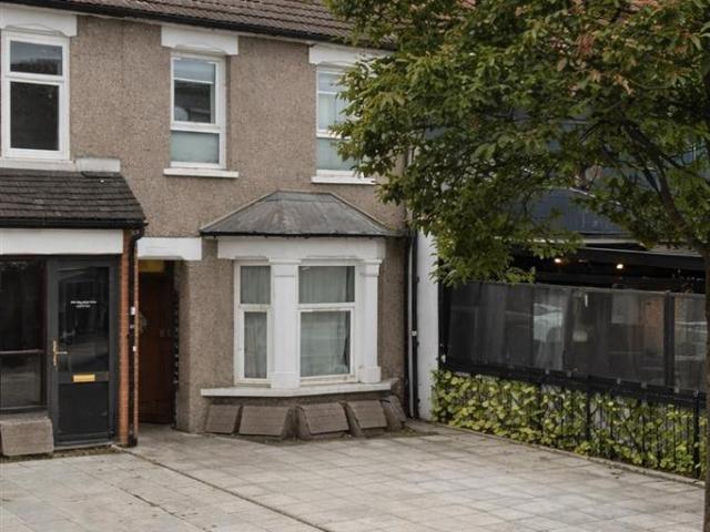 Station Lane, Hornchurch 2 bed flat to rent £1,850 pcm £427 pw