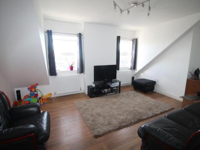Station Lane, Hornchurch RM12, 1 bed flat to rent, £1,300 pcm | PrimeLocation