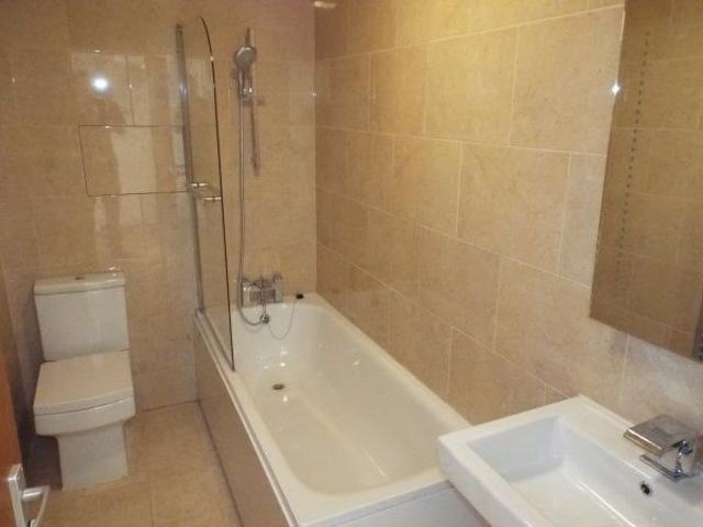 Station Lane, Hornchurch, RM12 6NJ, Property for rent