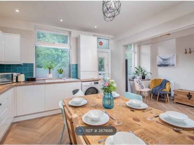 Station Parade, Leeds LS5, 4 bed terraced house to rent, £1,695 pcm | PrimeLocation