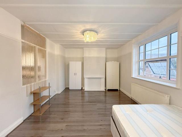 Station Parade, Noel Road, Acton W3, Room to rent, £1,127 pcm | PrimeLocation
