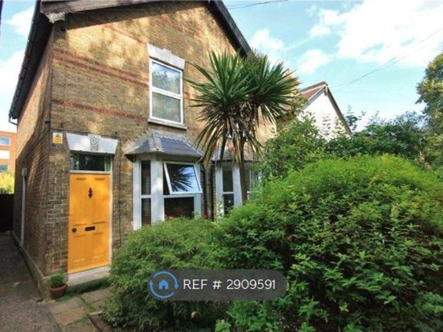 Station Path, Staines Upon Thames TW18, 1 bed maisonette to rent, £1,250 pcm | PrimeLocation