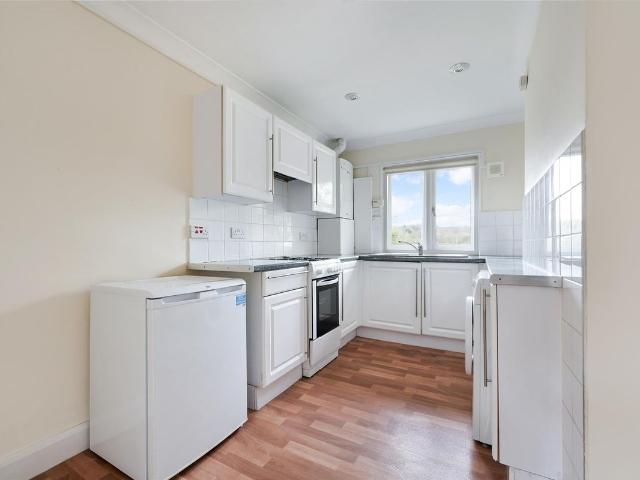 Station Rd, Merstham, Surrey RH1, 1 bed flat to rent, £1,200 pcm | PrimeLocation