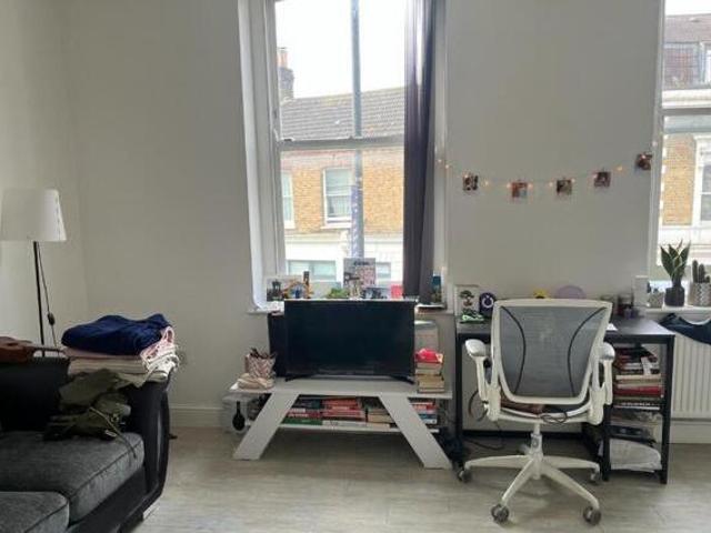 Station Rise, London, 1 Bedroom Flat