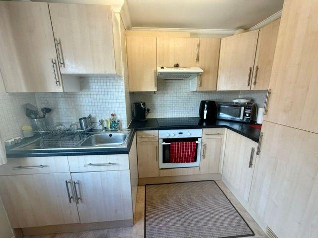 Station Road, Chertsey KT16, Studio to rent, £900 pcm | PrimeLocation