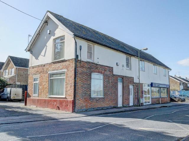 Station Road, Chinnor, Oxfordshire 1 bed apartment to rent £1,050 pcm £242 pw