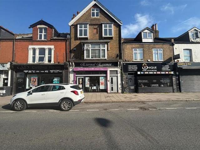 Station Road, Chingford, E4 2 bed apartment to rent £1,695 pcm £391 pw