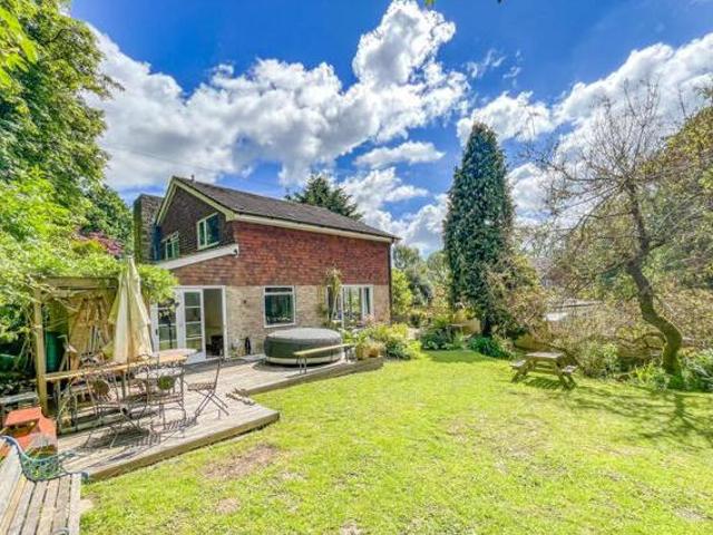 Station Road, Crowhurst, 3 Bedroom Detached