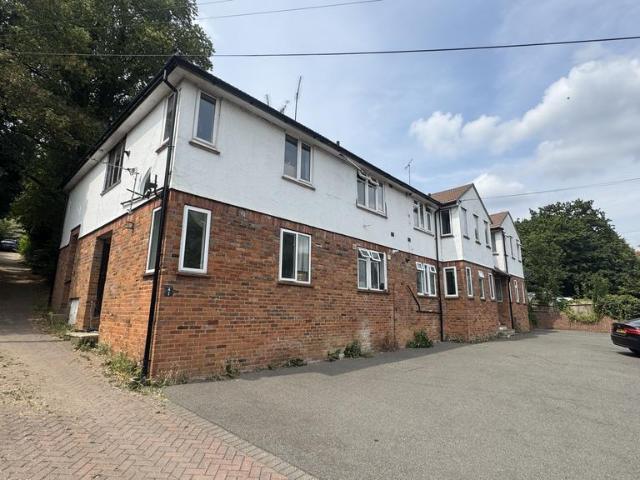 Station Road, AMERSHAM 2 bed apartment to rent £1,600 pcm £369 pw