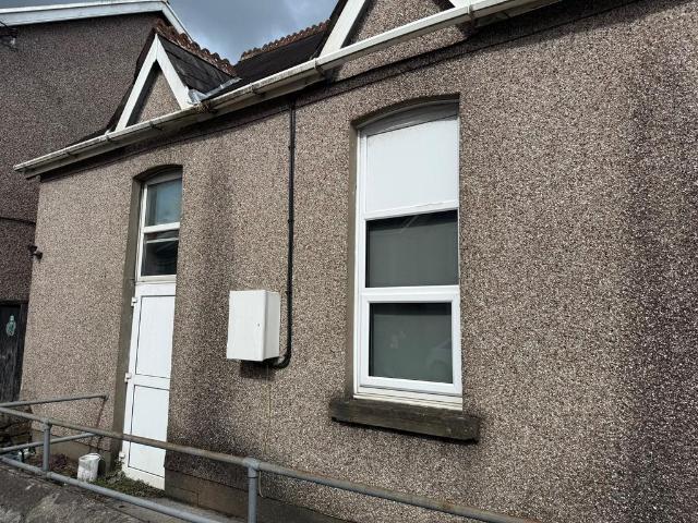 Station Road, Ammanford SA18 Studio to rent £550 pcm £127 pw