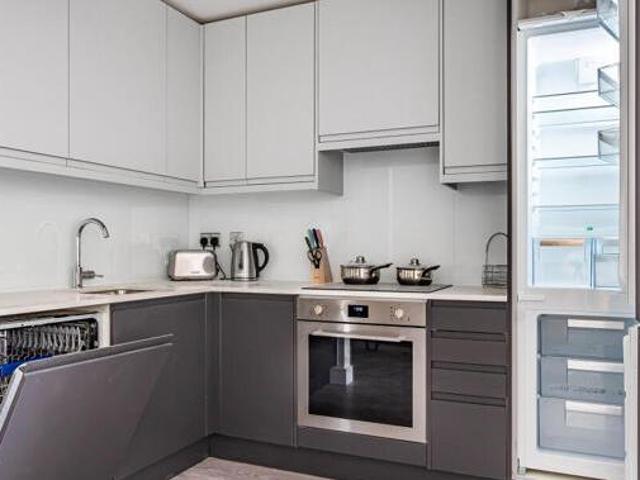Station Road, Addlestone, 1 Bedroom Flat