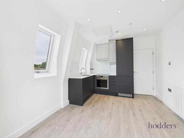 Station Road, Addlestone, KT15 1 bed apartment to rent £1,275 pcm £294 pw
