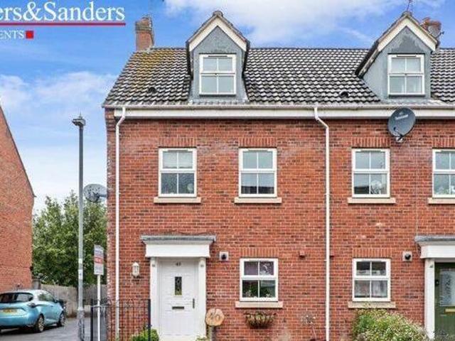 Station Road, Alcester, 3 Bedroom End
