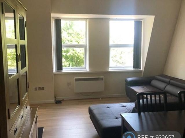 Station Road, Ashford, TW15 1 bed flat to rent £1,150 pcm £265 pw
