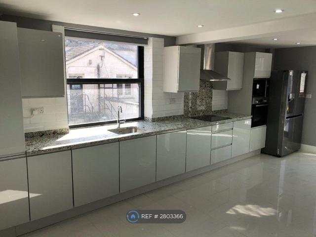 Station Road, Ashford TW15, 2 bed flat to rent, £1,800 pcm | PrimeLocation