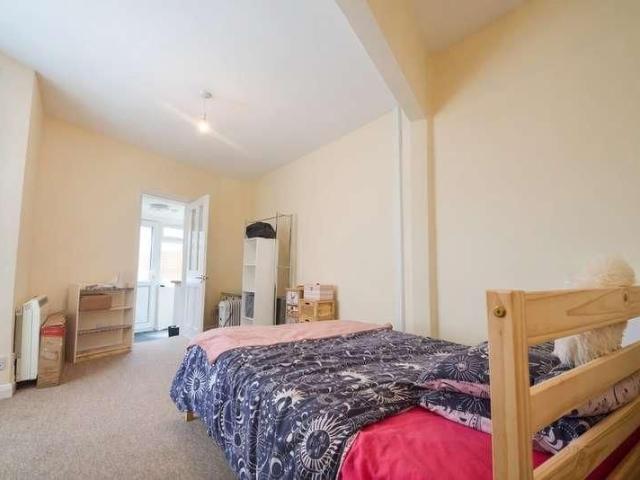Station Road, Ashford, TW15