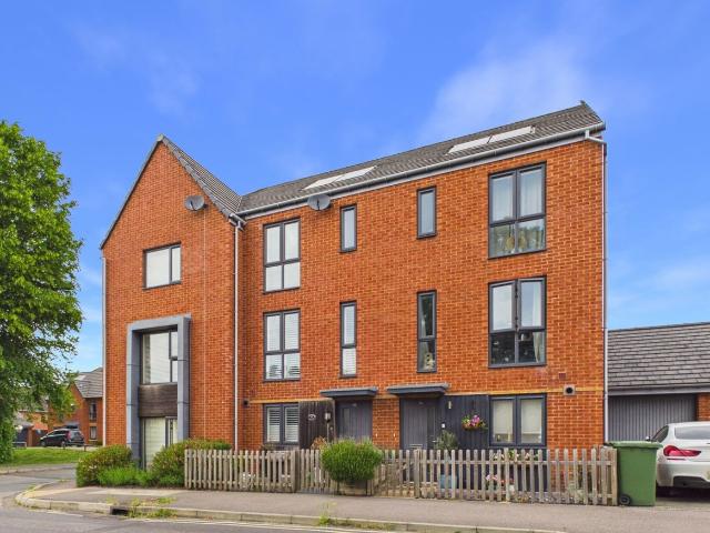 Station Road, Bordon GU35, 3 bed town house to rent, £1,900 pcm | PrimeLocation