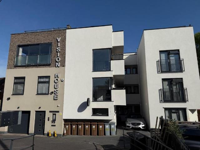 Station Road, Borehamwood 2 bed flat to rent £2,300 pcm £531 pw