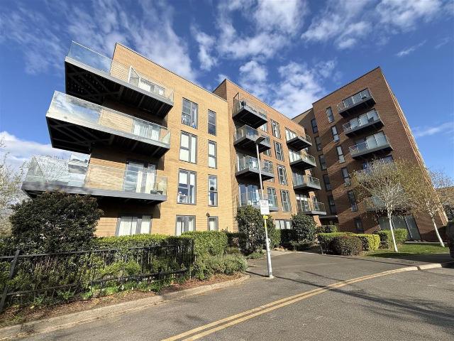 Station Road, Borehamwood WD6, 1 bed flat to rent, £1,600 pcm | PrimeLocation