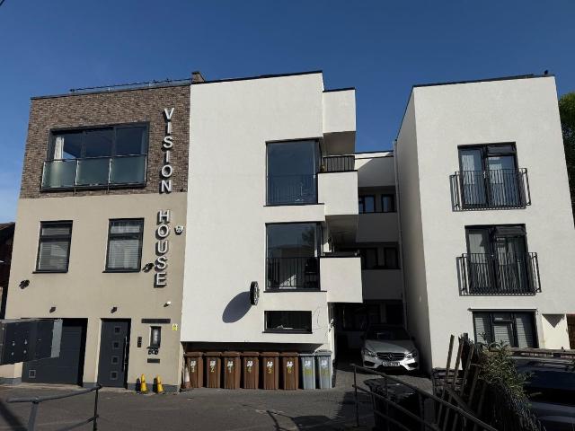 Station Road, Borehamwood WD6, 2 bed flat to rent, £2,300 pcm | PrimeLocation