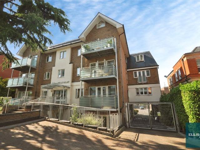 Station Road, Barnet EN5, 2 bed flat to rent, £2,350 pcm | PrimeLocation