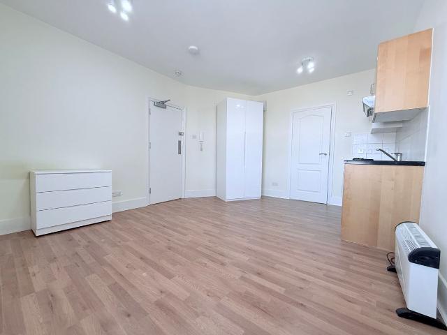 Station Road, Barnet EN5, Studio to rent, £925 pcm | PrimeLocation