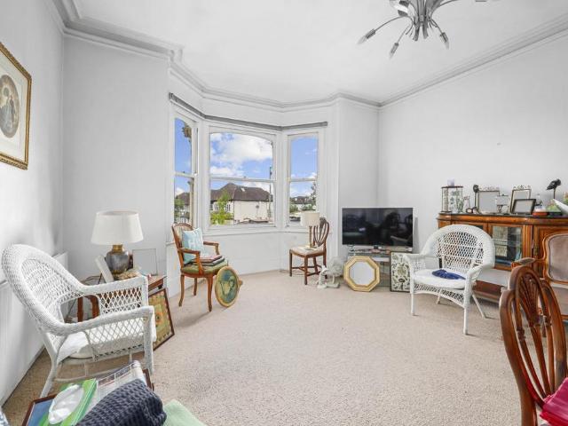 Station Road, Barnet, London, NW4 4 bed flat to rent £3,497 pcm £807 pw