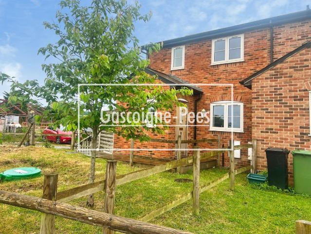 Station Road, Basingstoke RG25, 2 bed terraced house to rent, £1,700 pcm | PrimeLocation