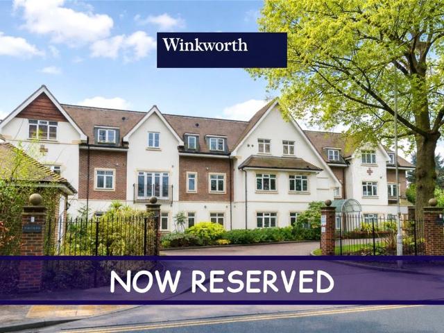 Station Road, Beaconsfield. 2 bed apartment to rent £1,795 pcm £414 pw
