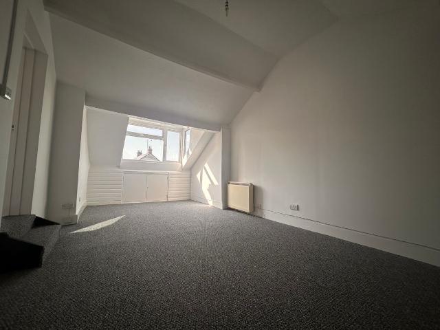 Station Road, Bedford MK45, 3 bed maisonette to rent, £1,200 pcm | PrimeLocation